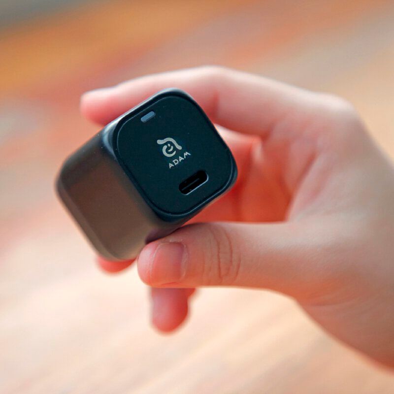 Cargador de pared compacto omnia p3 usb-c 33w negro - Siman Costa Rica