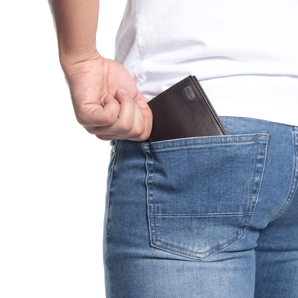 Billetera bifold Chaps negra con textura para hombre - Siman Costa Rica