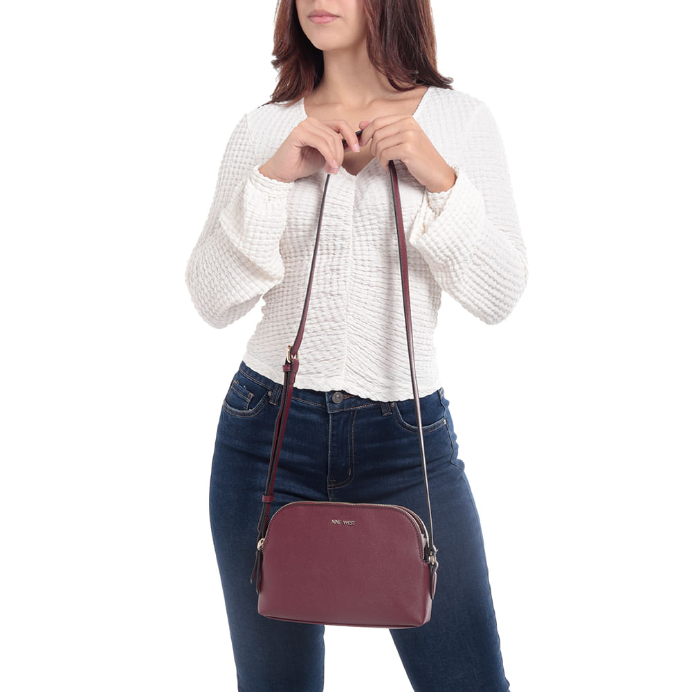 Cartera crossbody Nine West color vino para dama