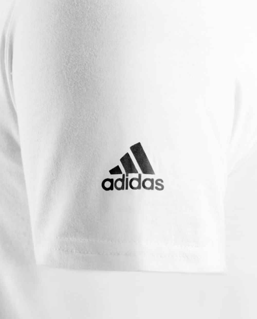 Camiseta deportiva blanca estampada Adidas para hombre - Siman El Salvador