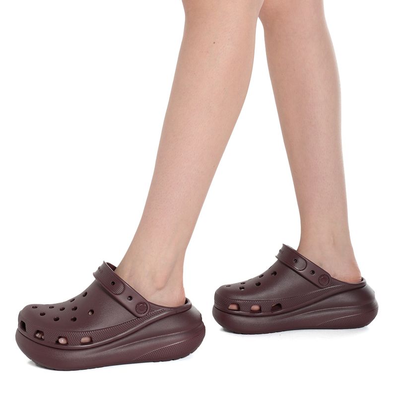 Crocs casual clasic crush color café para mujer - Siman Guatemala