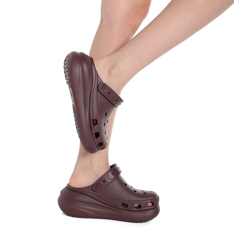 Crocs casual clasic crush color café para mujer