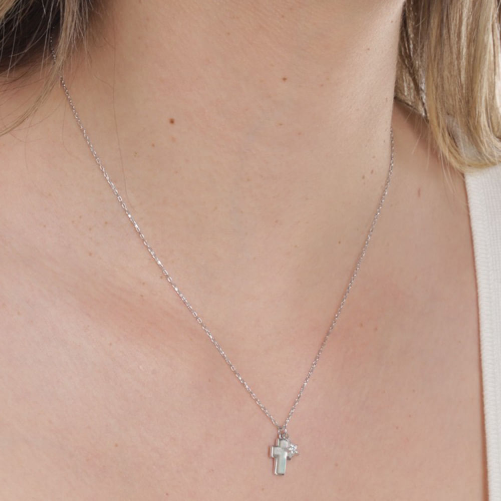 Cadena de plata con dije de cruz 1mm- 16" para mujer