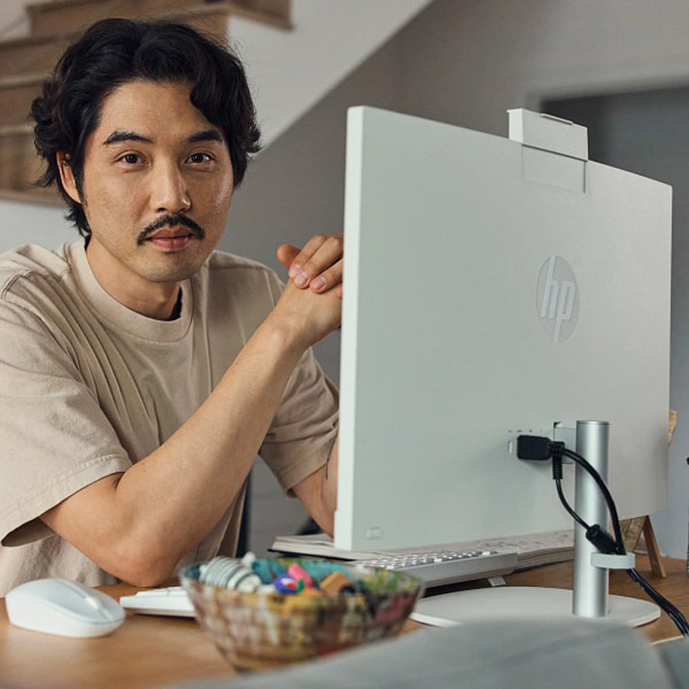 Computadora All in One AMD Ryzen 5 7520U 8GB RAM 512GB SSD Windows 11 Home Pantalla 24" (60.96 ...