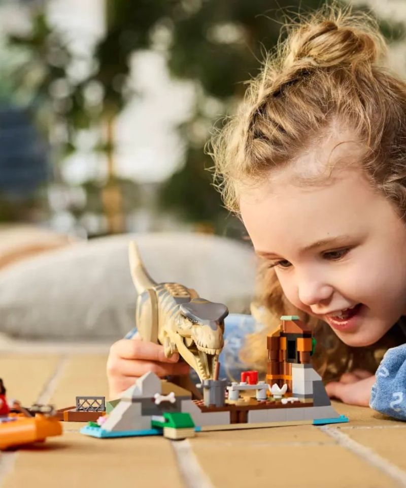 Lego Jurassic World huida por el río y T-rex a la caza 199 piezas ...