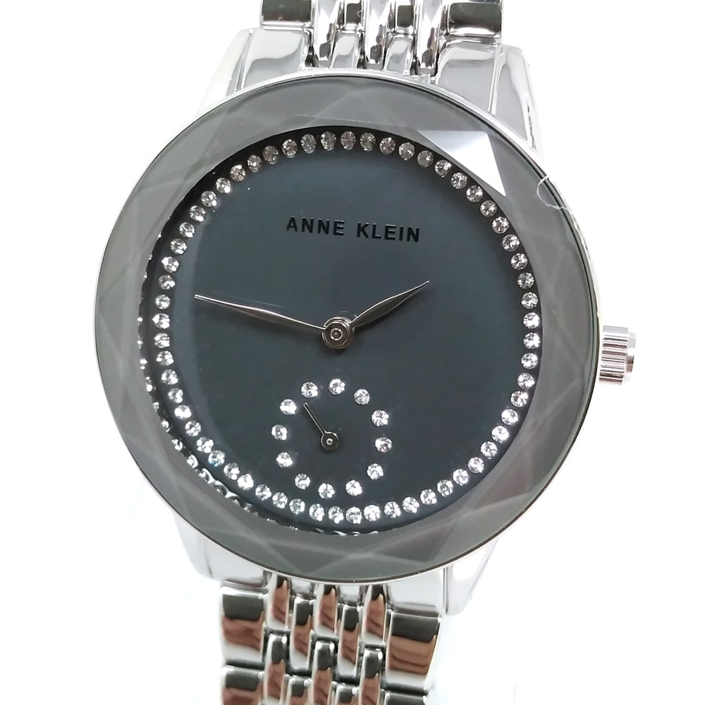 Reloj Anne Klein análogo metálico plateado con cristales para dama